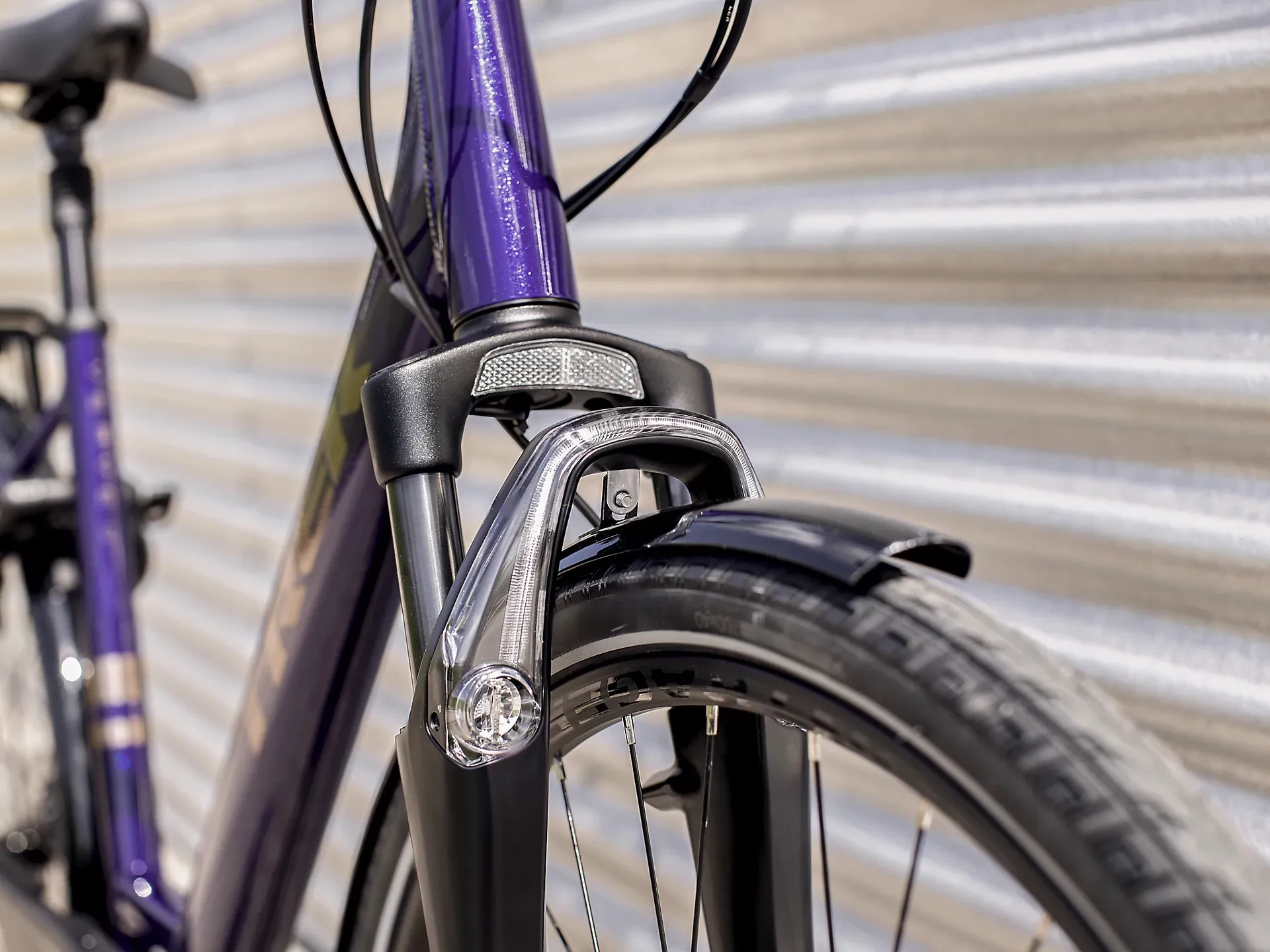 2022 Trek Verve 3 Equipped Lowstep Hybrid Bike Purple